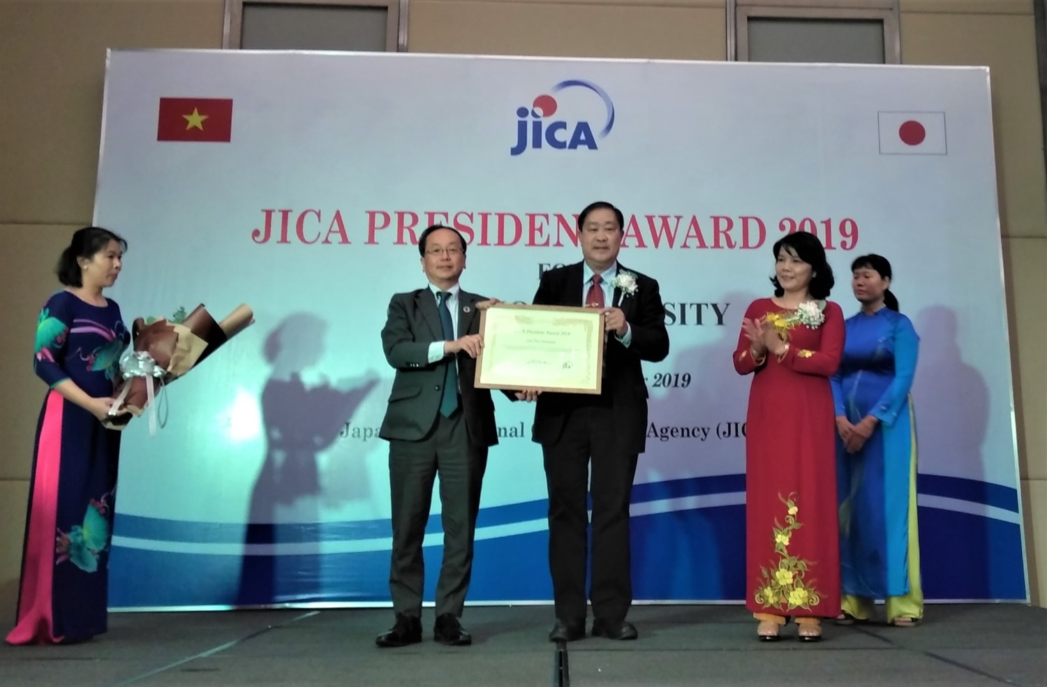 Đại học Cần Thơ được trao giải thưởng danh dự của chủ tịch JICA