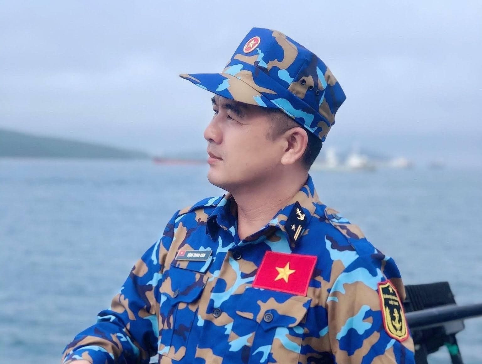 Nhà báo, Thượng tá Đặng Trung Kiên: Những trang viết từ muôn trùng sóng vỗ